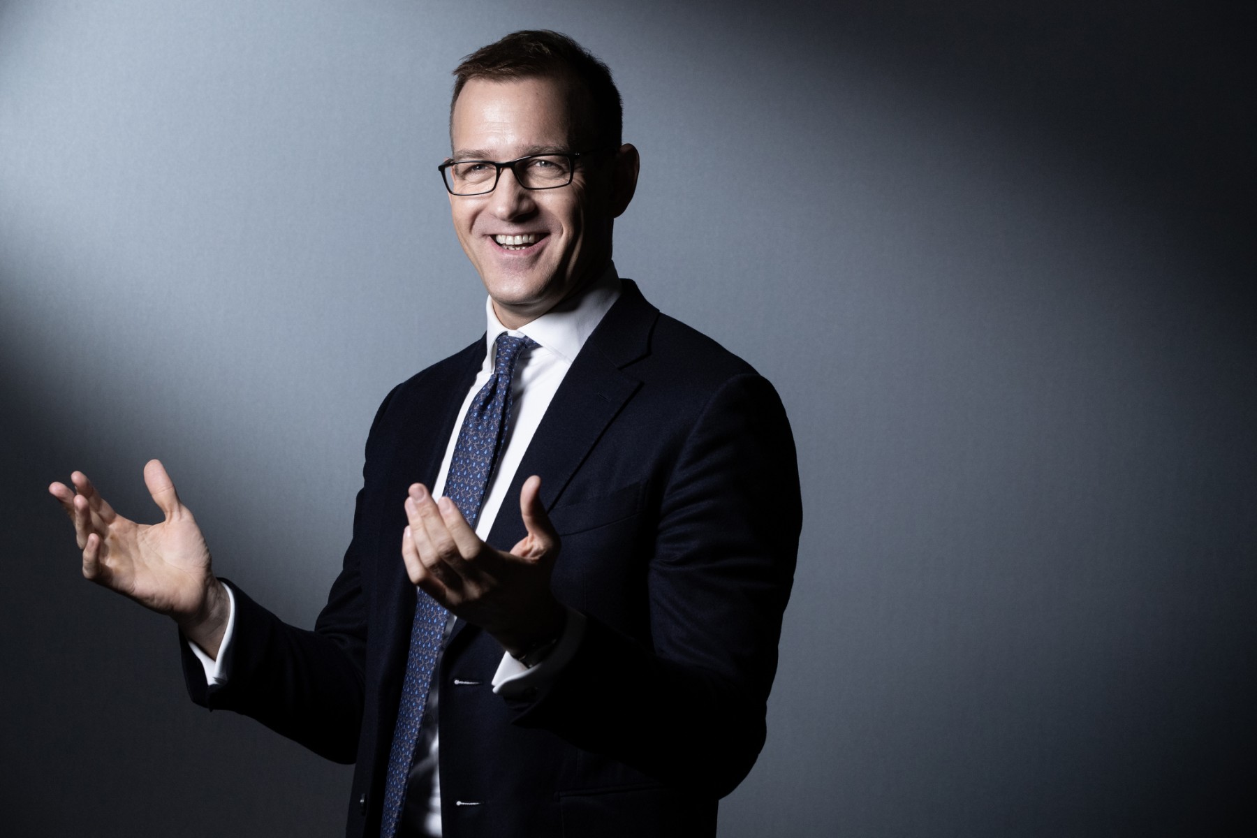 Daniel Kretinsky prend 25% de Fnac-Darty - Livres Hebdo