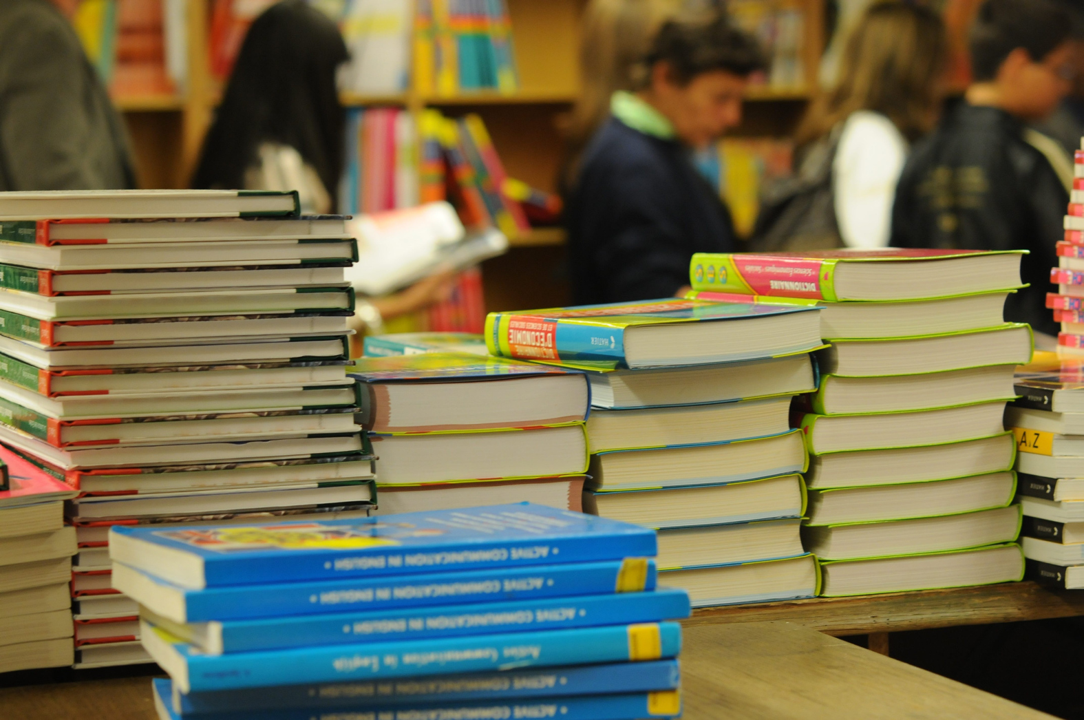 La Martinique relance la gratuité des livres scolaires pour les lycées ...