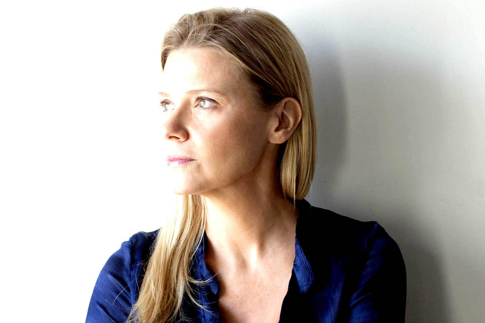 Aude Lancelin publie un livre sur la décadence du journalisme - Livres ...