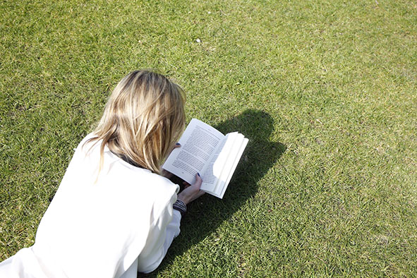 Royaume-Uni : un rapport dévoile le recul préoccupant de la lecture ...